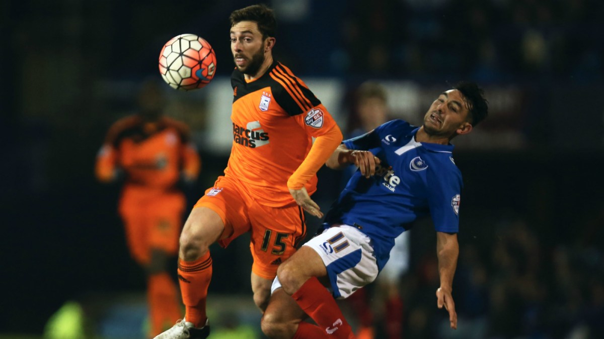 Oar signs with Roar - Brisbane Roar