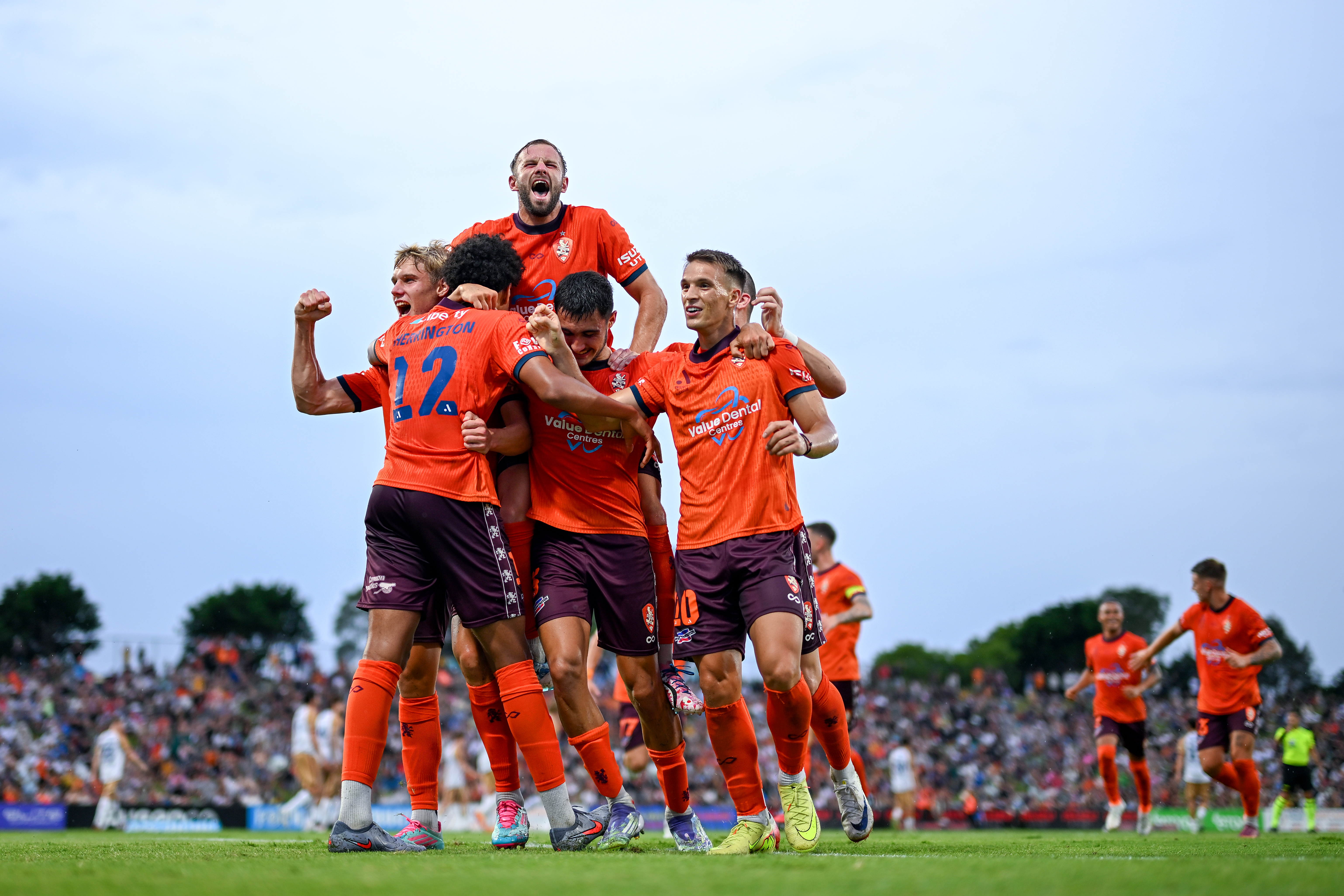 Electric Roar storm past Jets in front of packed Sunshine Coast crowd ...